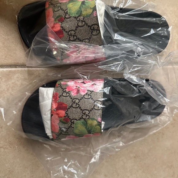 Gucci / supreme | Shoes | Gucci And Supreme Flower Bloom Slides | Poshmark